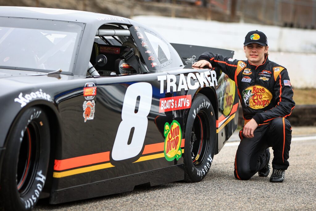 Carson Kvapil to Lead Field to Green in CARS Opener – Short Track Scene