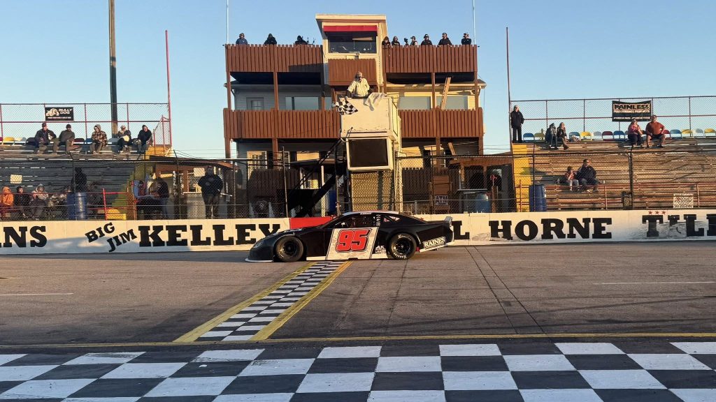 Cody Kelley dominates at Carteret to win Christmas Clash – Short Track ...