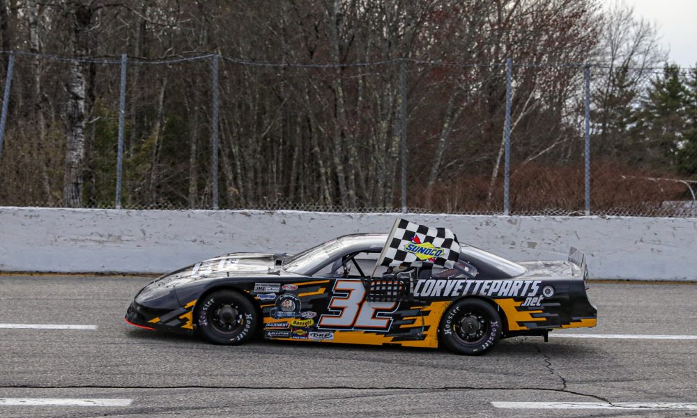 Barker blitzes PASS field in Lee USA Speedway return – Short Track Scene