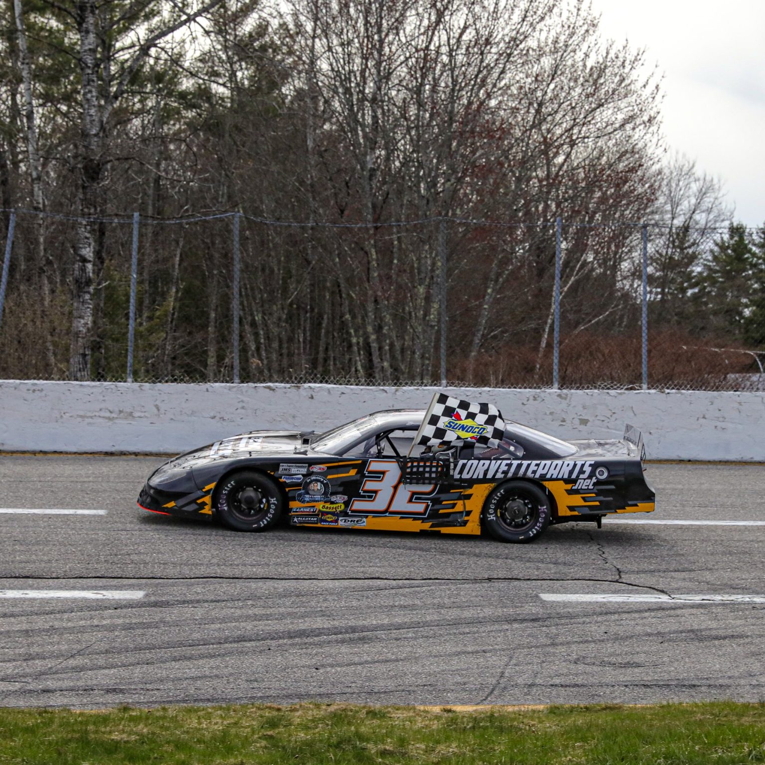 Barker blitzes PASS field in Lee USA Speedway return – Short Track Scene